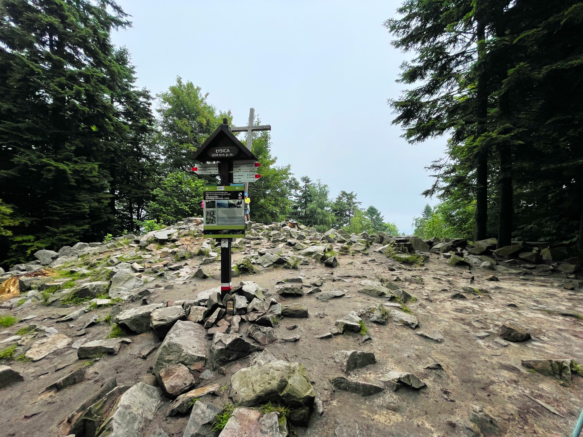 Łysica - najwyższy szczyt Gór Świętokrzyskich 614 m. n.p.m. - Guru Podróży