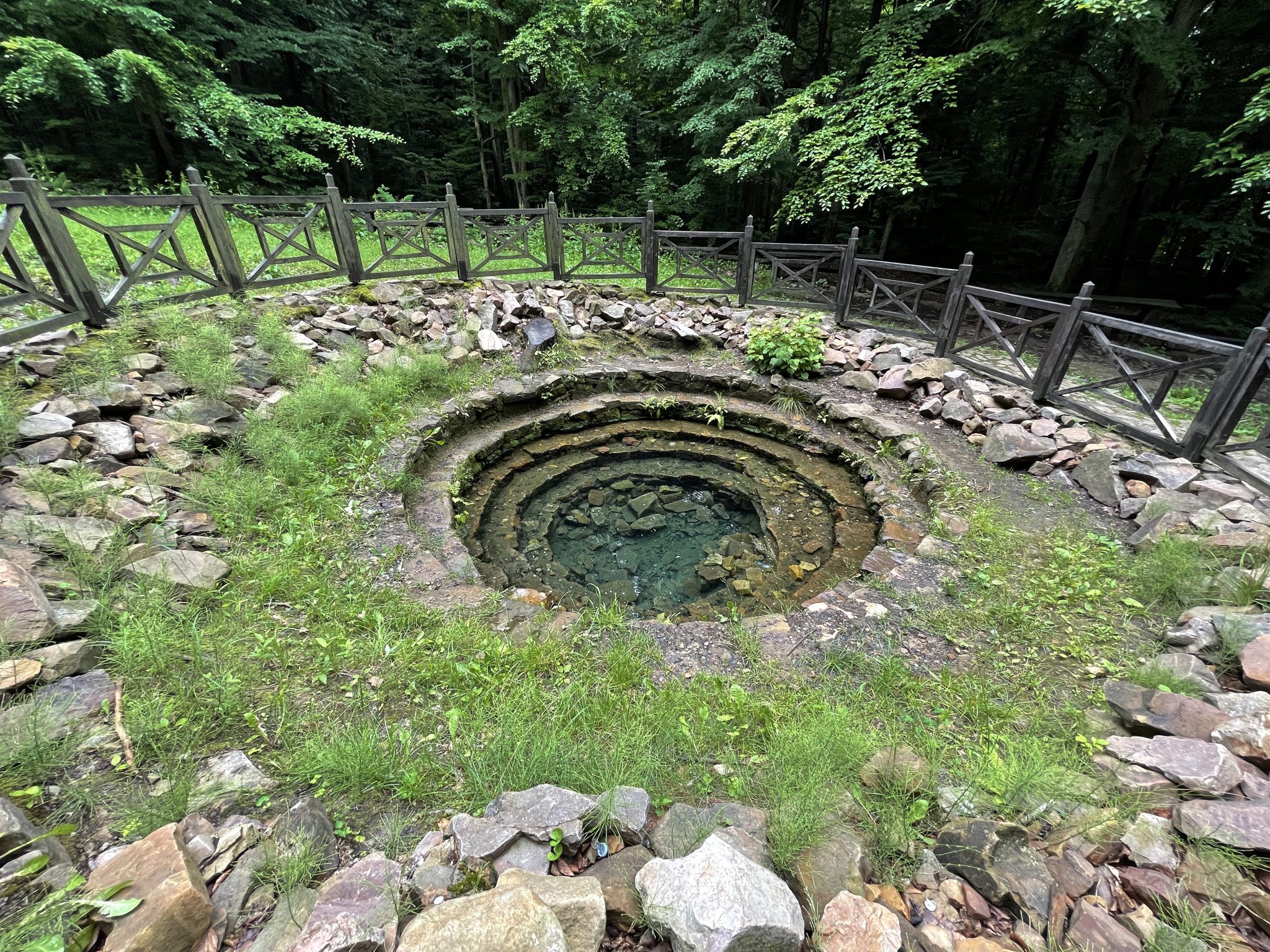 Łysica - najwyższy szczyt Gór Świętokrzyskich 614 m. n.p.m. - Guru Podróży