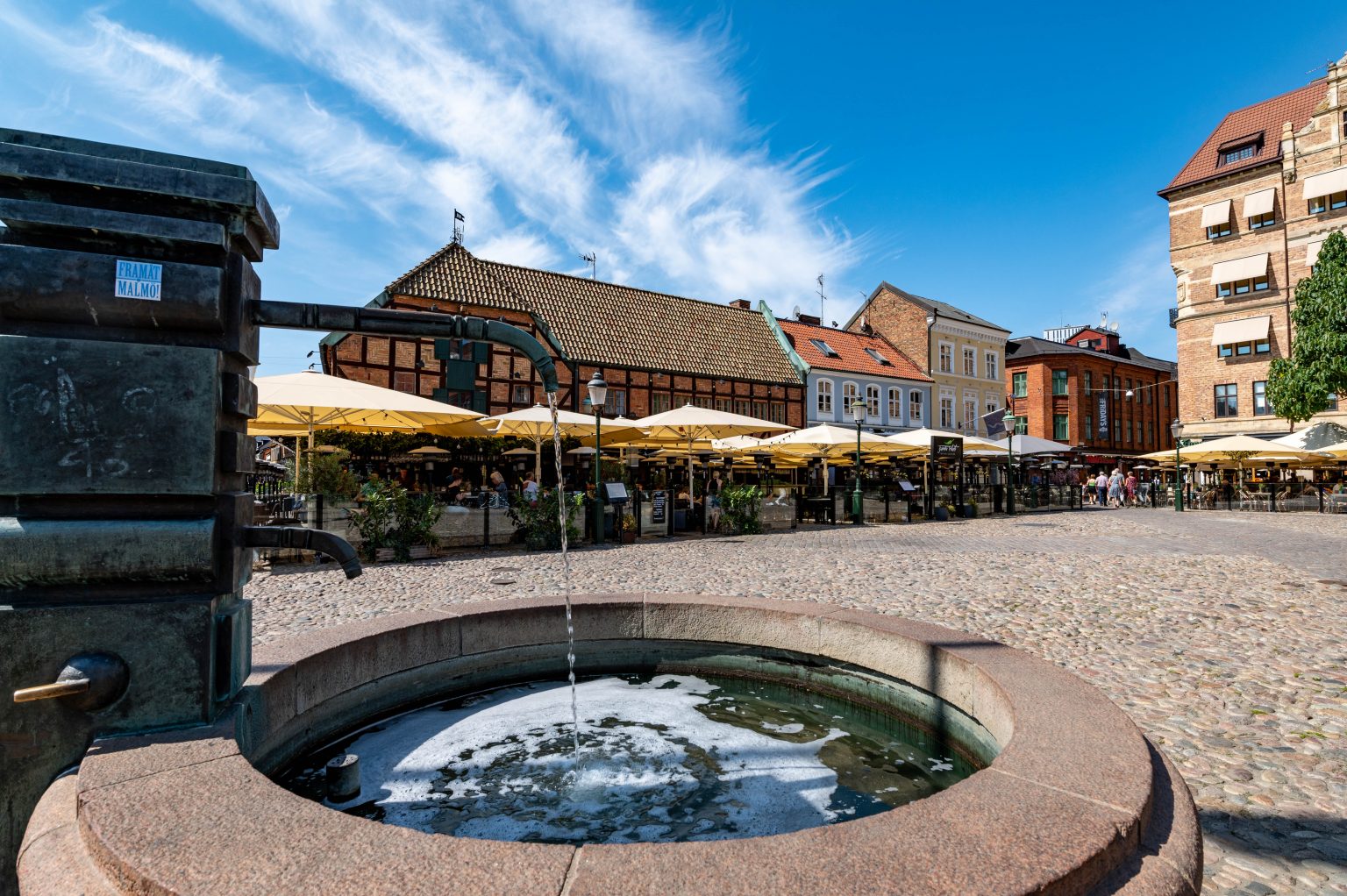 Malmö z Kopenhagi: jak dojechać i co zobaczyć | Guru Podróży