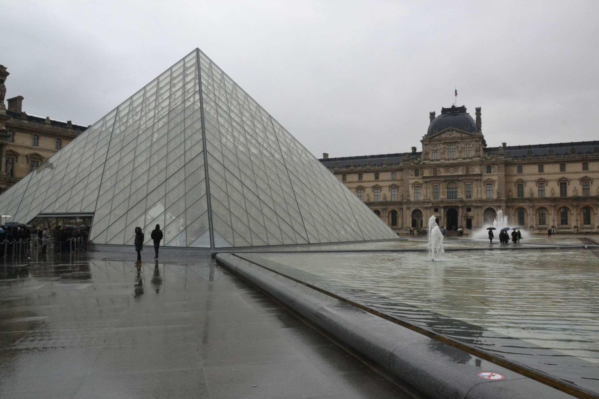 Luwr Paryż: jak wygląda wizyta w paryskim Luwrze | Guru Podróży